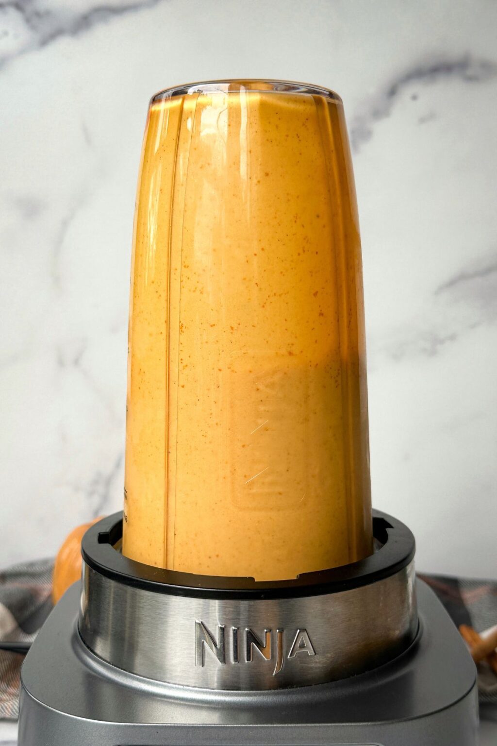 Healthy Pumpkin Pie Smoothie - hellofrozenbananas.com