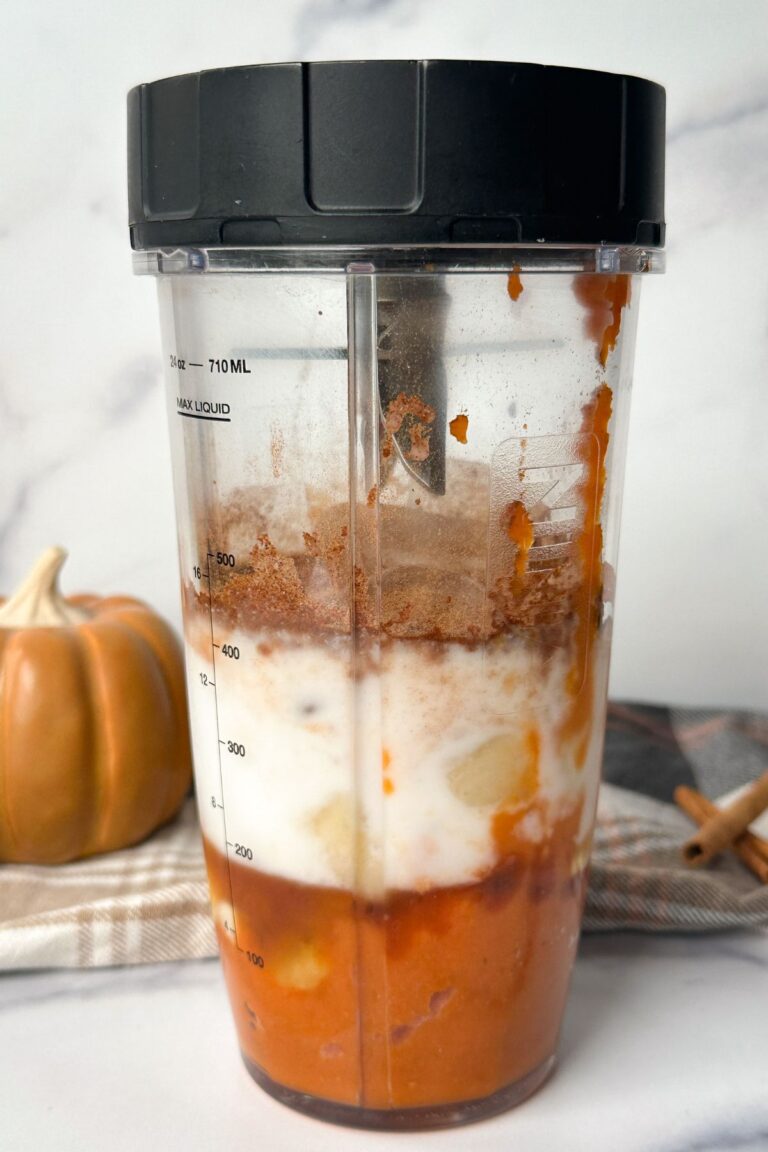 Healthy Pumpkin Pie Smoothie - hellofrozenbananas.com