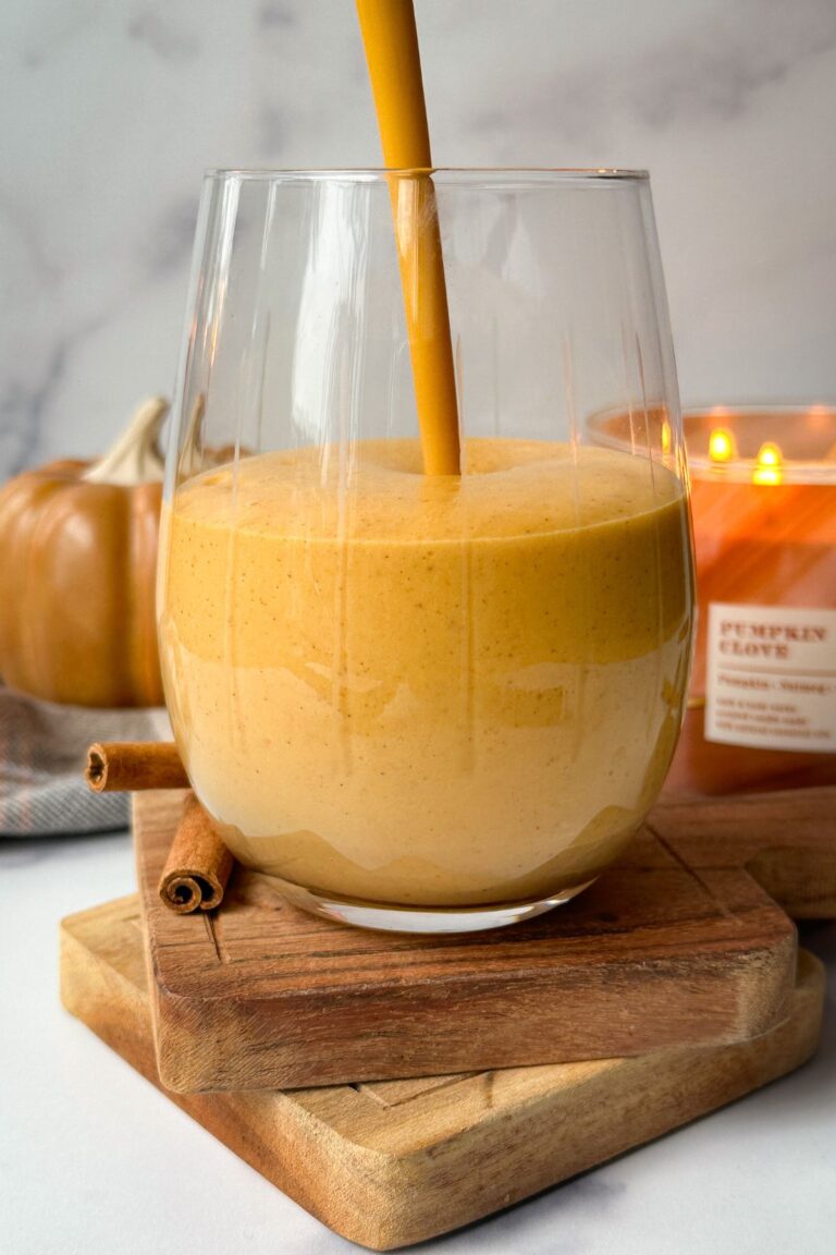 Healthy Pumpkin Pie Smoothie - hellofrozenbananas.com