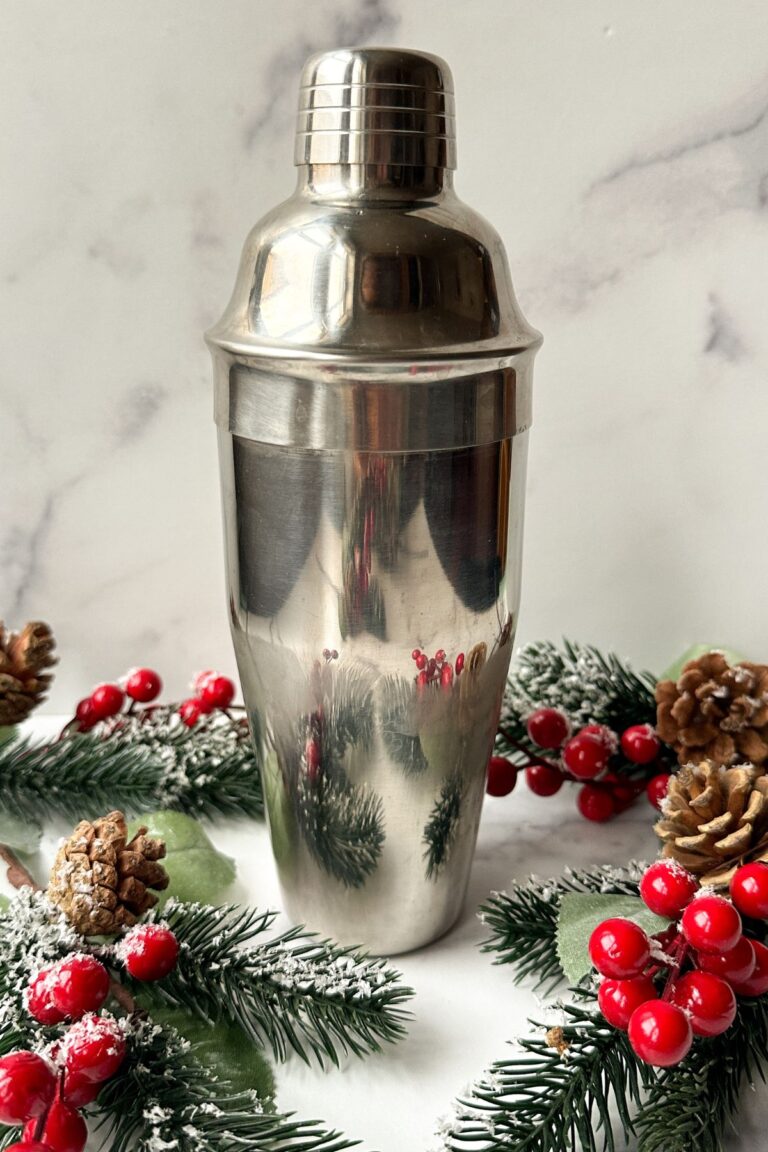 Cranberry Gin Cocktail - hellofrozenbananas.com